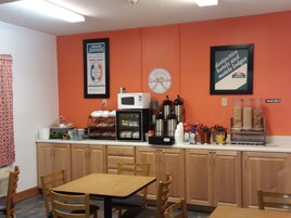 Café da manhã para viagem grátis todos os dias