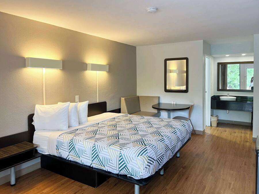 Escrivaninha, Wi-Fi de cortesia, roupa de cama