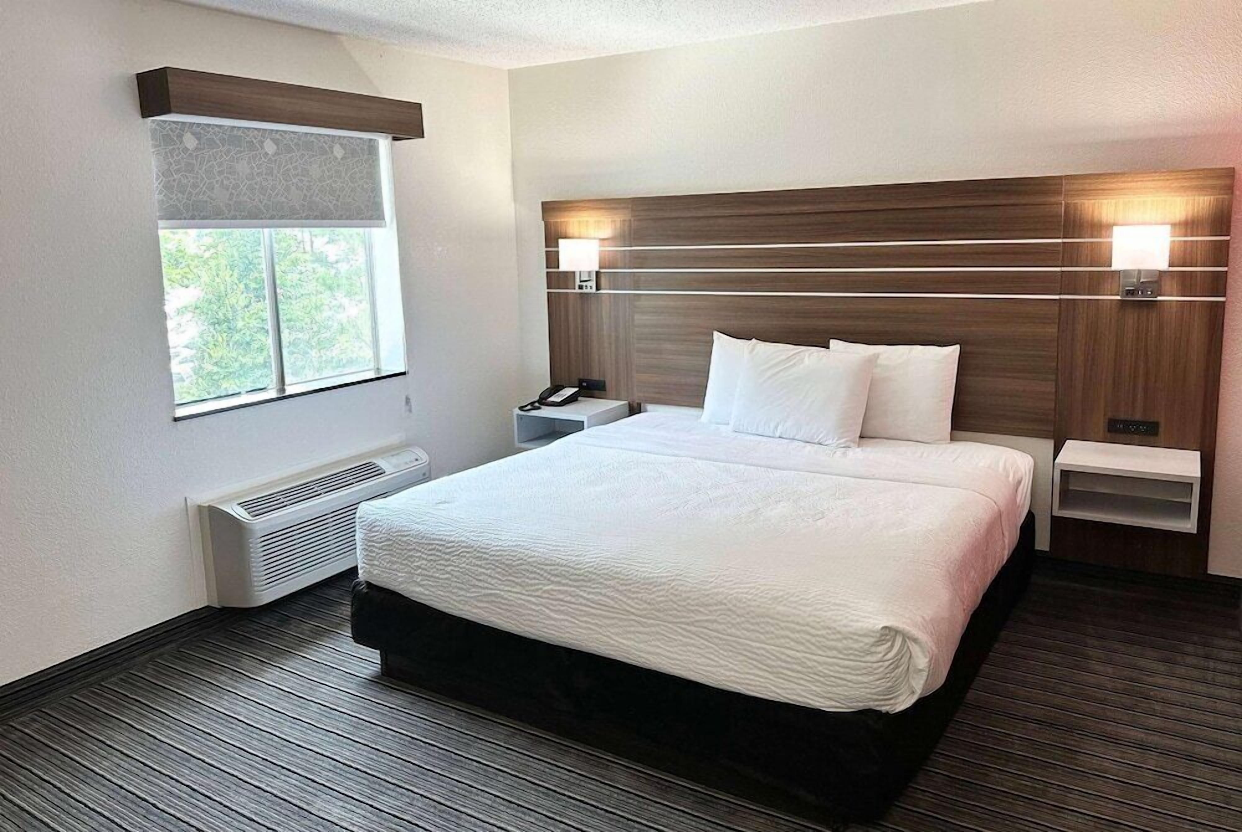 Wi-fi grátis, roupa de cama fornecida, despertadores 