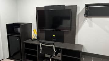 Quarto, 1 cama Queen, para não fumantes | 1 quarto, roupas de cama premium, escrivaninha, cortinas blackout