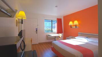 Quarto Standard, 1 cama queen-size, frigorífico e micro-ondas | Wi-fi grátis, roupa de cama fornecida