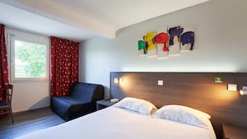 Quarto Duplo Superior | Roupa de alta qualidade, secretária, cortinas/cortinados opacos