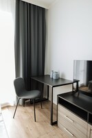 Quarto duplo standard | Roupas de cama antialérgicas, frigobar, espaço de trabalho para notebook