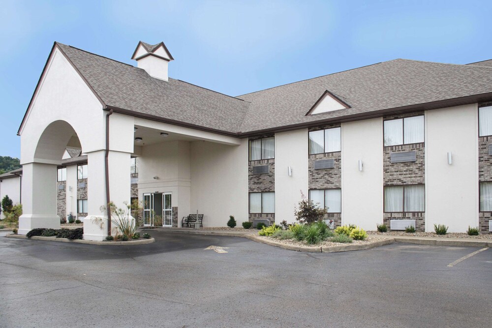 Schoenbrunn Inn - Bolivar, OH