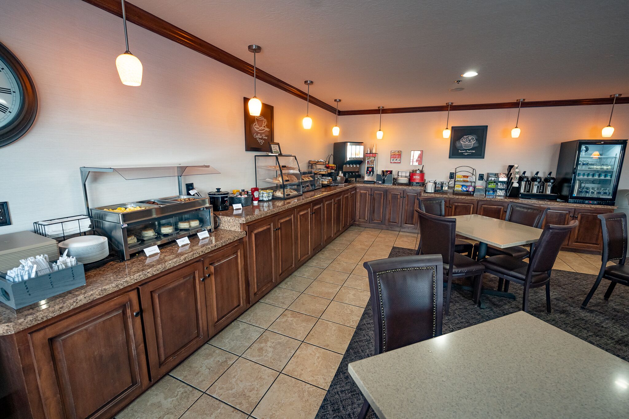 Café da manhã com buffet grátis todos os dias