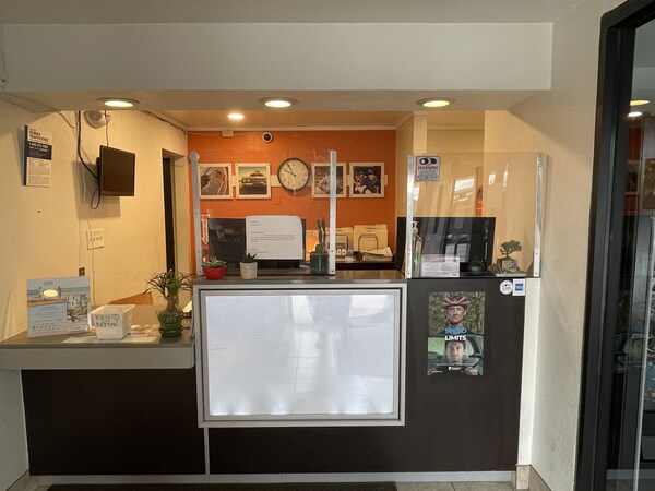 Travelodge By Wyndham Brattleboro Vt