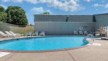 Piscina exterior sazonal