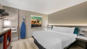 Quarto, 1 cama Queen, acessível, para não fumantes | Wi-Fi de cortesia, roupa de cama, despertadores