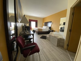 Suíte estúdio, 1 cama King, para não fumantes | Lençóis italianos Frette, roupas de cama premium, edredons de pluma