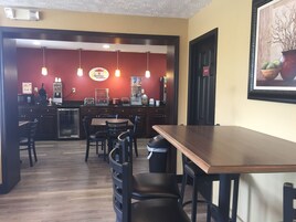 Café da manhã para viagem grátis todos os dias