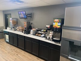 Café da manhã completo grátis todos os dias