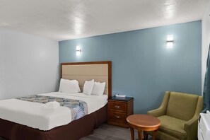 Quarto, 1 cama King, acessível, para não fumantes | Wi-Fi de cortesia, roupa de cama