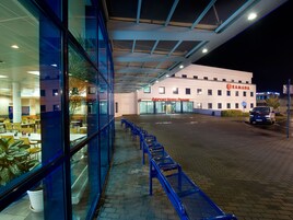 Fachada do alojamento (tarde/noite)