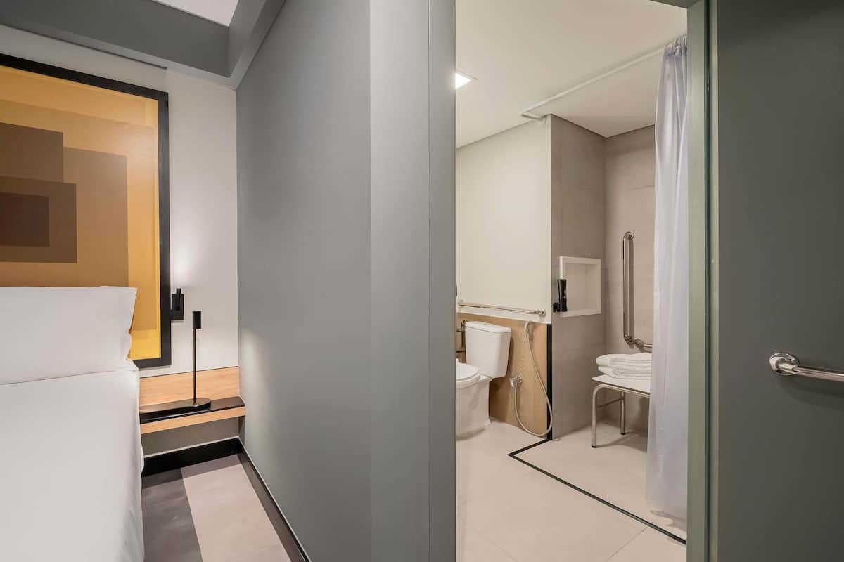 Apartamento standard, 1 cama de casal, acessível | Frigobar, cofres nos quartos, escrivaninha, cortinas blackout