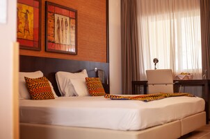 Quarto premium | Frigobar, cofres nos quartos, escrivaninha, cortinas blackout