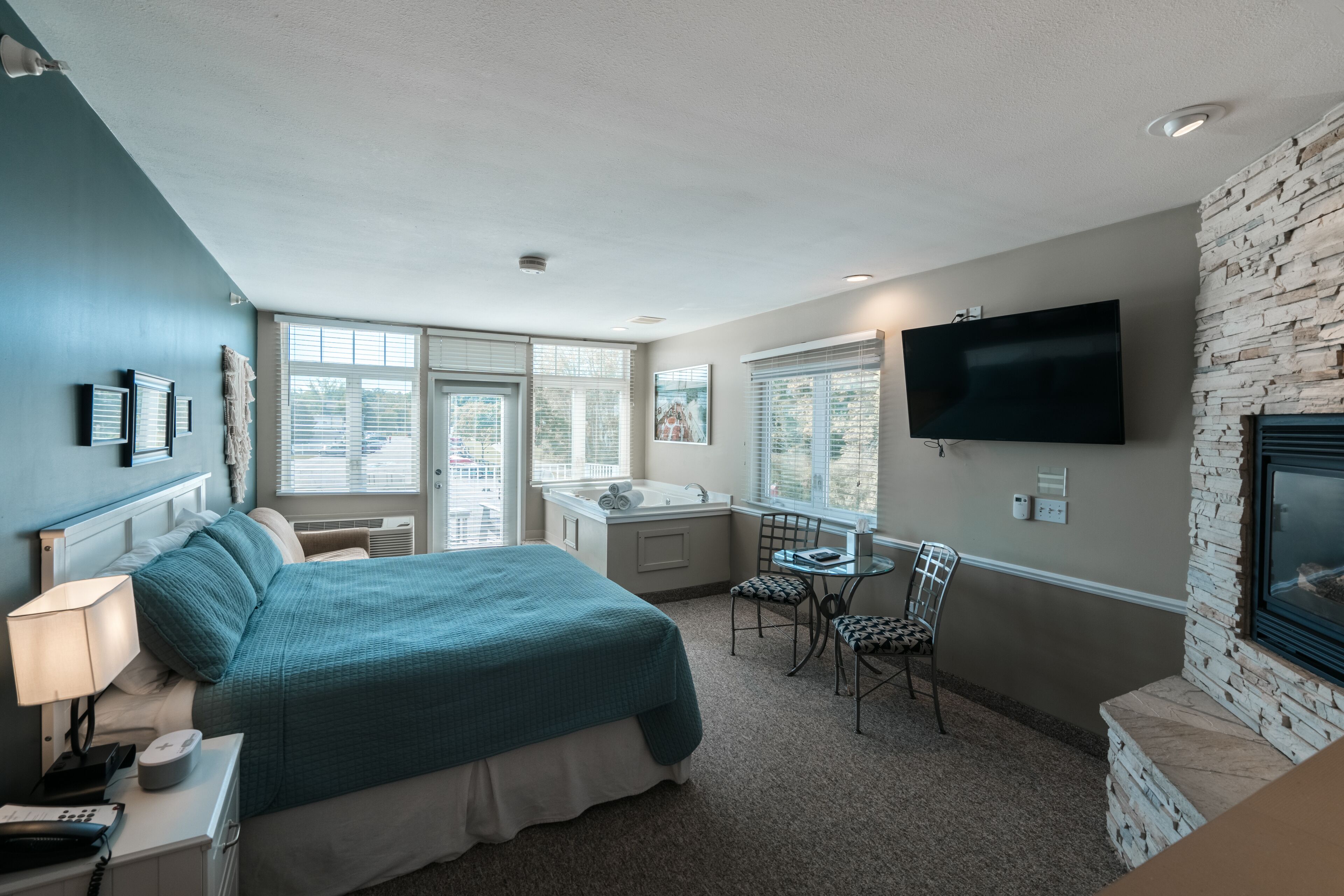 Top 10 Lakefront Hotels Near Holland, Michigan - Updated 2024 | Trip101