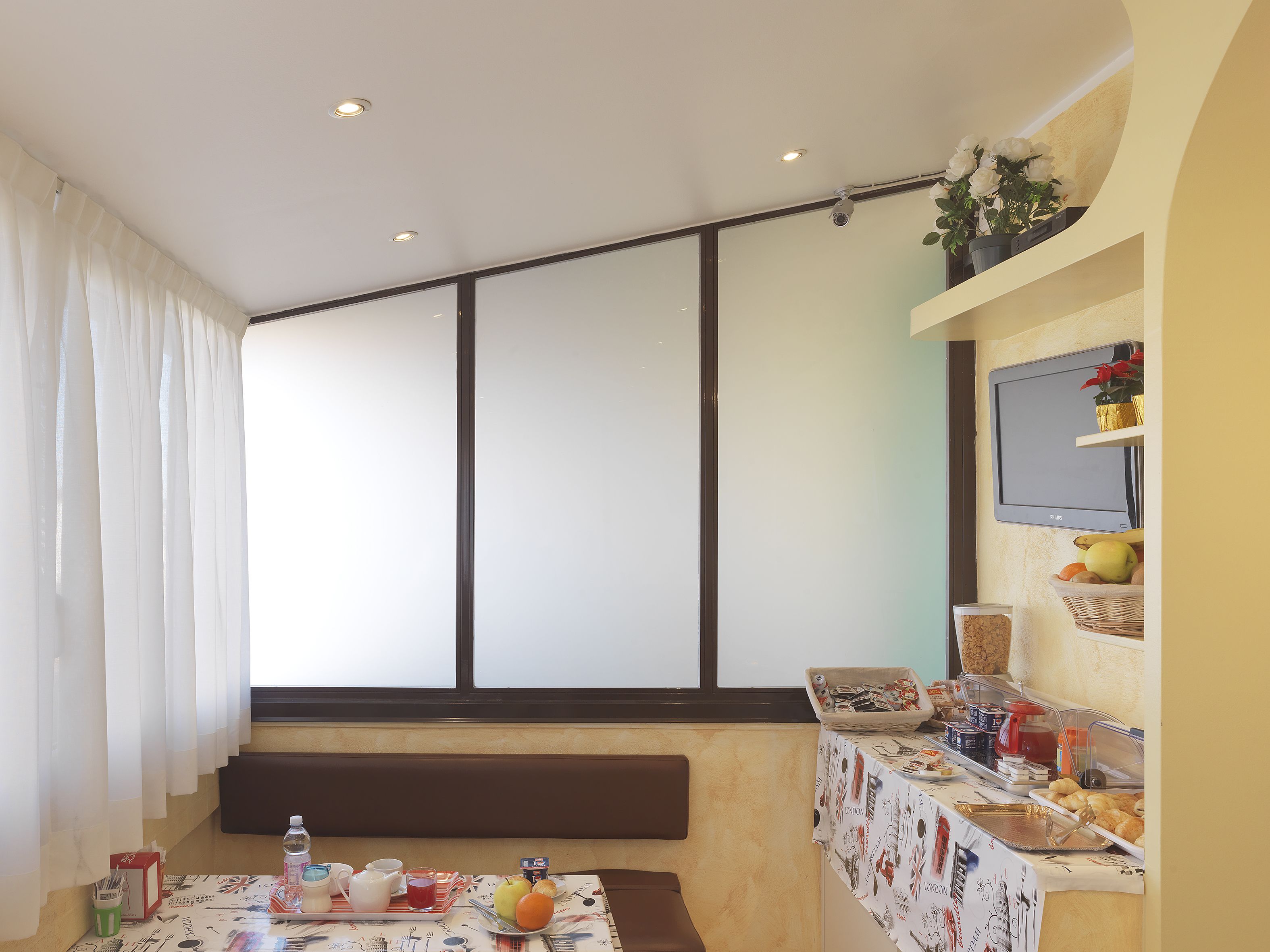 Pequeno-almoço tipo buffet diário mediante uma taxa 