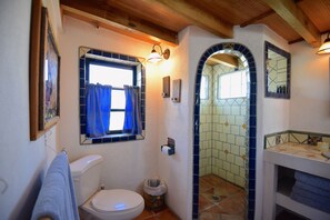 Cofres nos quartos, individualmente decorados