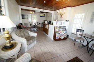 Área de estar no saguão