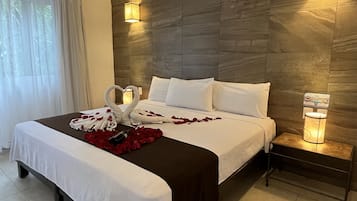Quarto lua de mel | Cofres nos quartos, cortinas blackout, Wi-Fi de cortesia, roupa de cama
