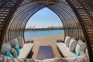 Piscina exterior, da(s) 9:00 à(s) 19:00, espreguiçadeiras 