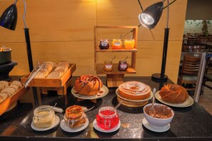Café da manhã com buffet todos os dias mediante uma taxa