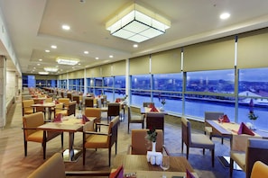 Café da manhã, almoço e jantar