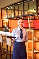 3 restaurantes: servem pequenos-almoços, almoços e jantares
