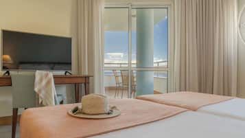 Suíte, vista para o mar | Roupas de cama antialérgicas, cofres nos quartos, escrivaninha