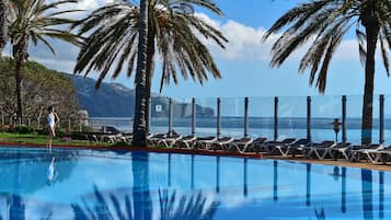 Piscina interior, piscina exterior