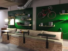 Área de estar no saguão