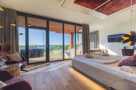 Suite Panorâmica | Roupa hipoalergénica, cofre no quarto, cortinas/cortinados opacos . Bornmühle