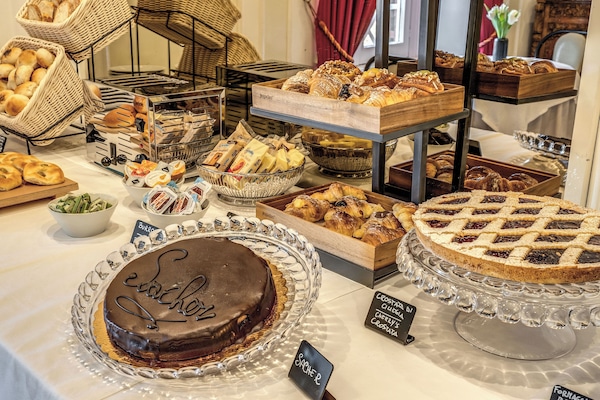 Café da manhã com buffet diário (EUR 10 por pessoa)