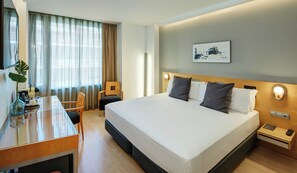 Quarto superior | Frigobar, cofres nos quartos, escrivaninha, quartos à prova de som