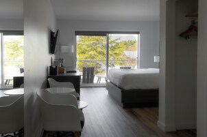 Quarto Deluxe | Camas de colchão pillowtop, secretária, ferro/tábua de engomar 