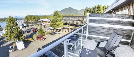 Suite, 1 cama queen-size e sofá-cama (Partial Marina View) | 1 quarto, camas de colchão pillowtop, secretária