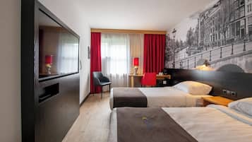 Quarto Twin Comfort, 2 camas individuais | Cofre no quarto, secretária, ferro/tábua de engomar
