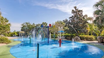 4 piscinas exteriores, guarda-sóis, espreguiçadeiras