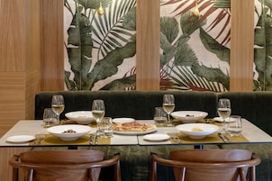 4 restaurantes: opção de almoço e jantar