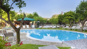 Piscina exterior sazonal