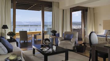 Suite de Luxo, vista para o mar | Minibar, cofre no quarto, quartos insonorizados, ferro/tábua de engomar
