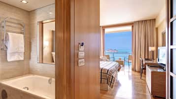 Minibar, cofre no quarto, quartos insonorizados, ferro/tábua de engomar