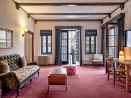 Internet de alta velocidade, roupa de cama fornecida 