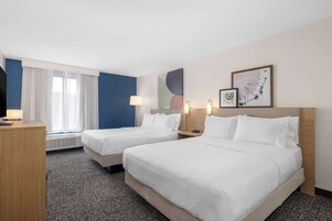 Roupas de cama premium, escrivaninha, cortinas blackout