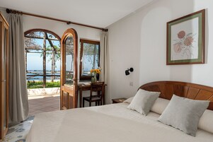 Quarto casal standard, vista para o mar | Frigobar, cofres nos quartos, escrivaninha, Wi-Fi de cortesia