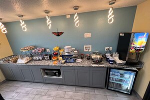 Café da manhã com buffet grátis todos os dias