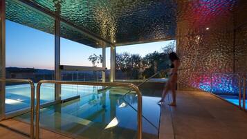 Salas para tratamentos a dois, sauna seca, banheira de hidromassagem