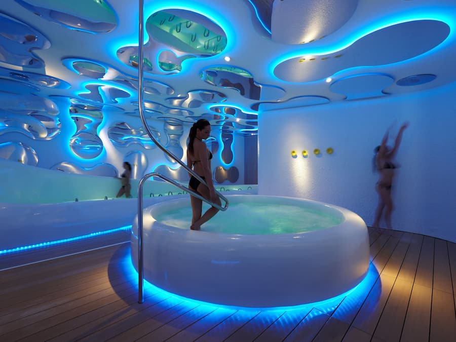 Salas para tratamentos a dois, sauna seca, banheira de hidromassagem