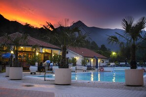 Piscina exterior sazonal 