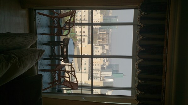 Apartamento Empresarial, 3 quartos, não fumadores, Vista para a cidade | Varanda